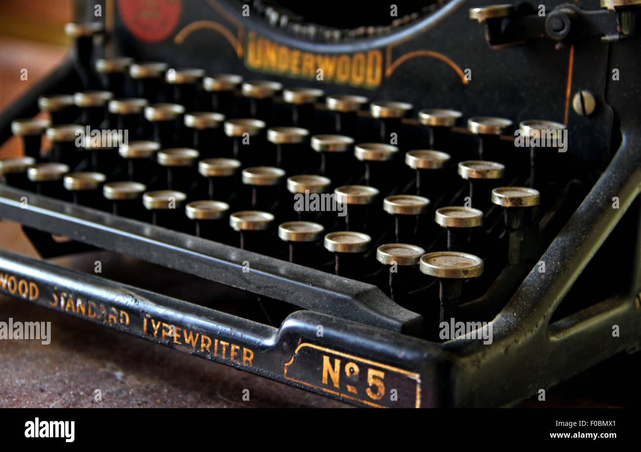 Underwood typewriter hi-res stock photography and images - Alamy