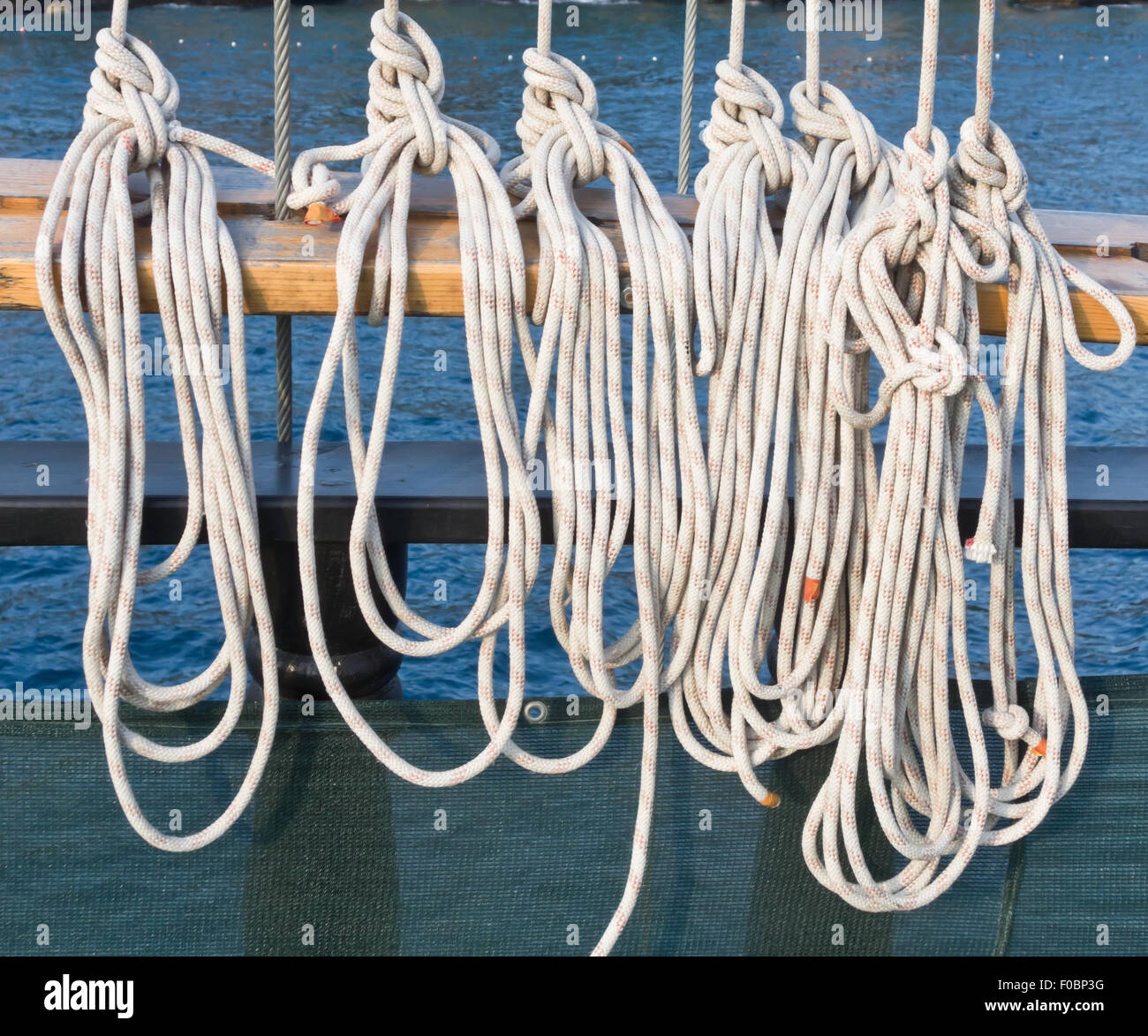 Ship ropes hi-res stock photography and images - Alamy