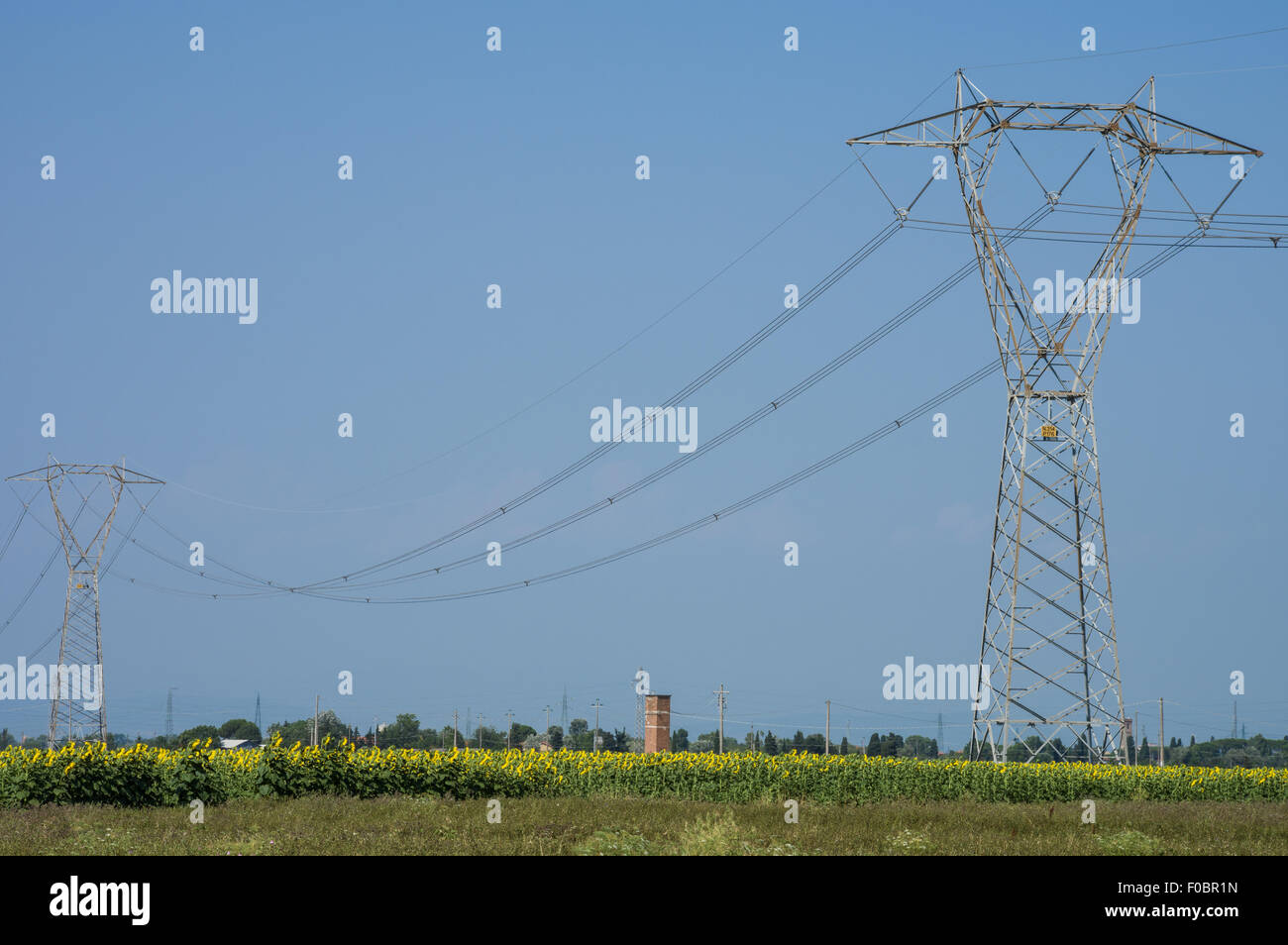 Power line light pole hi-res stock photography and images - Alamy