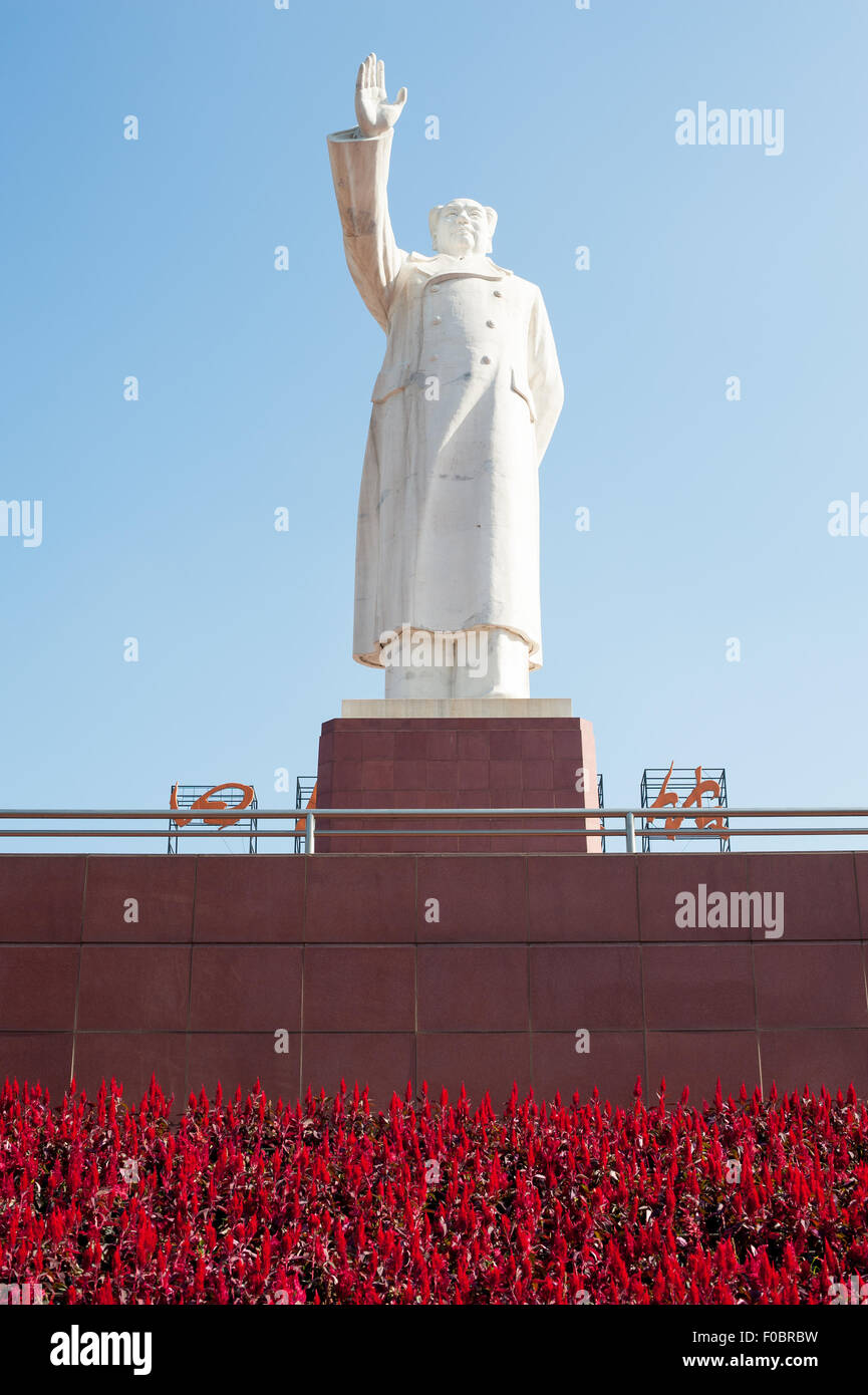 Mao zedong statue hi-res stock photography and images - Alamy