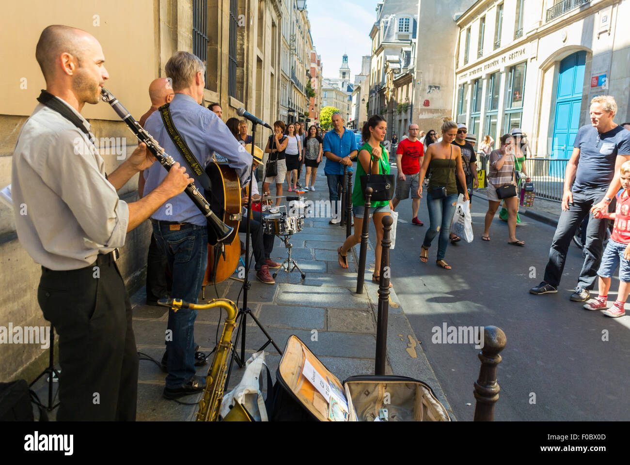 Paris, France, Large Crowd people Walking, Enjoying Summer day, CIty ...