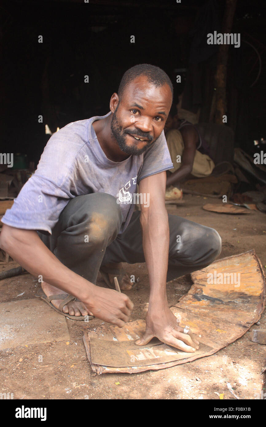 BANDIAGARA, MALI - OCTOBER 5 , 2008: Unidentified man to work in an ...