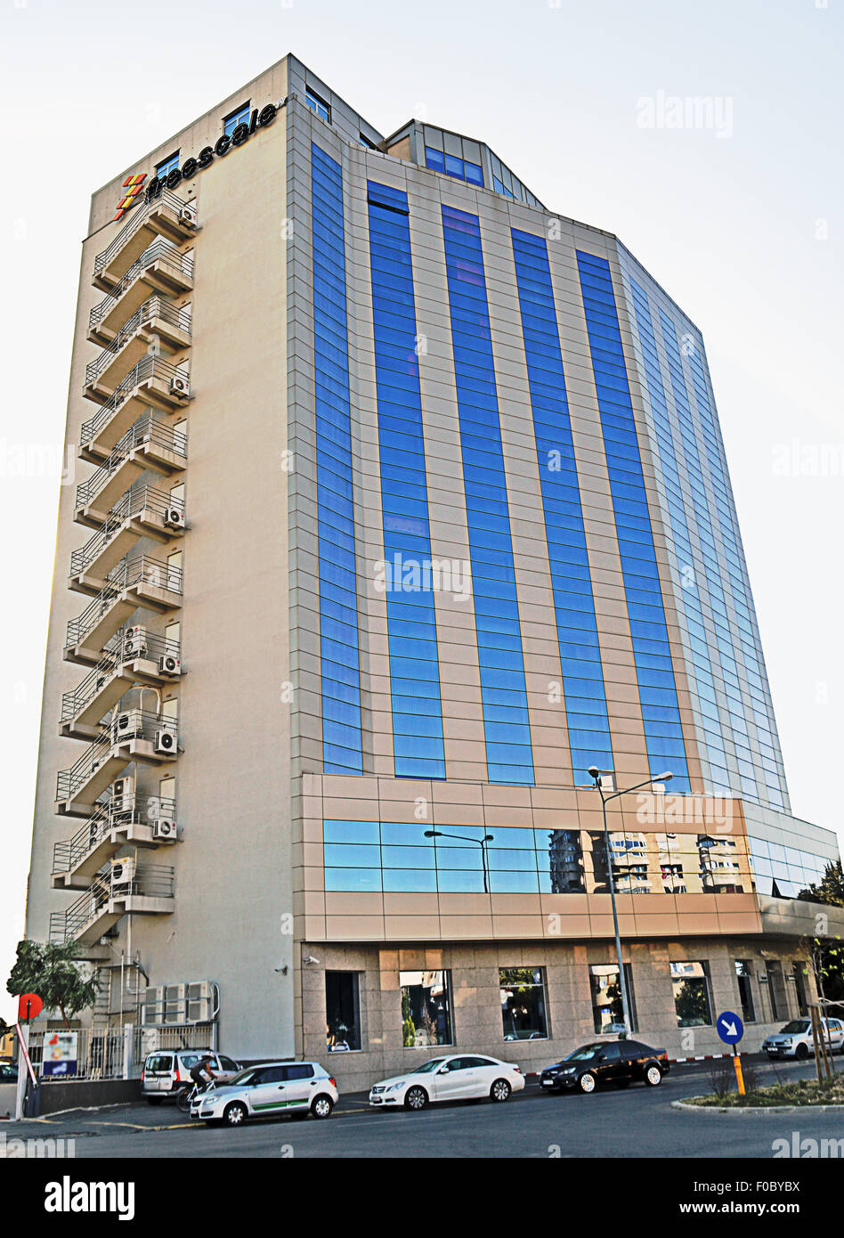 Modern architecture in bucharest hi-res stock photography and images ...