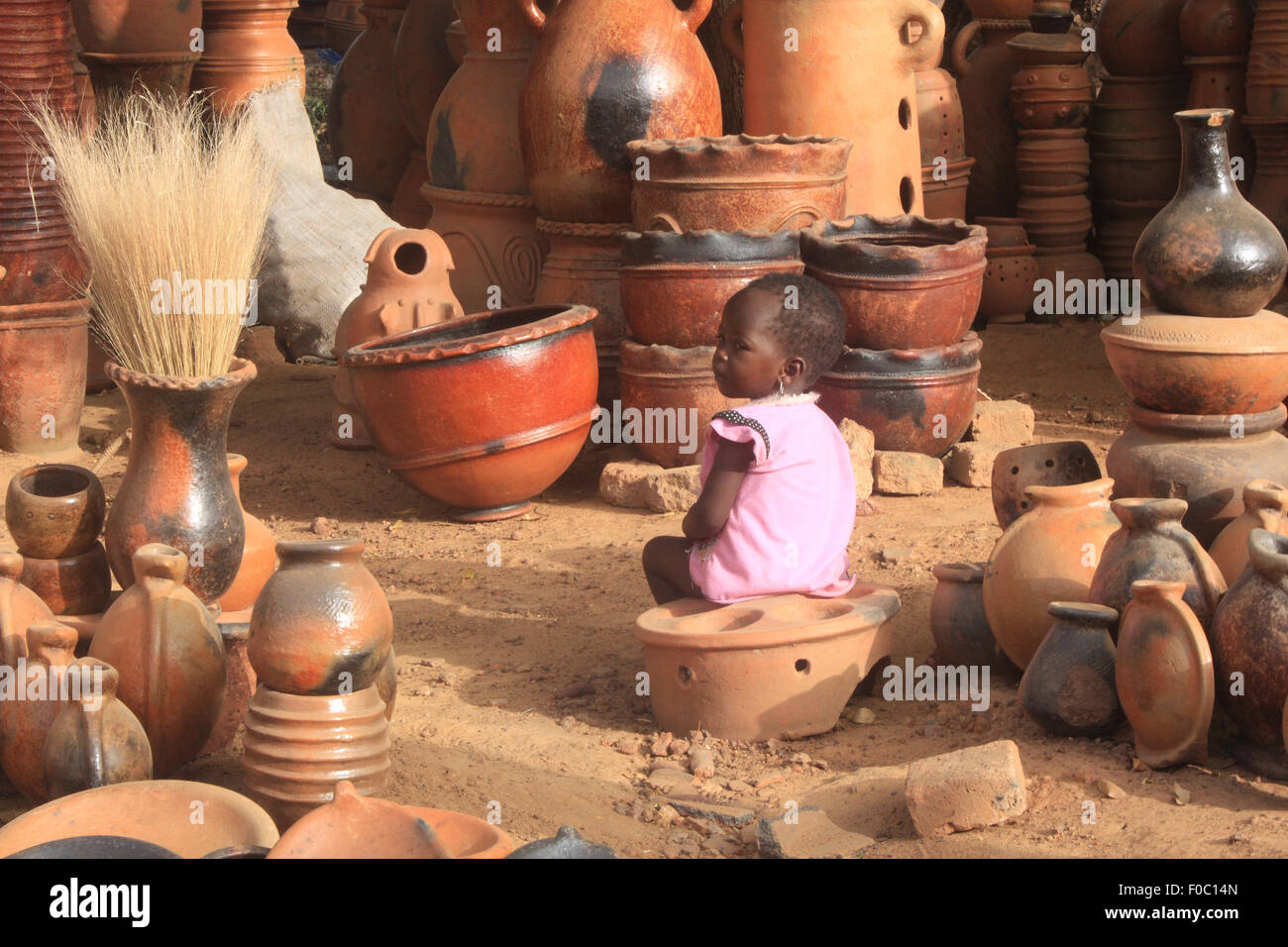 Mali pottery hi-res stock photography and images - Alamy
