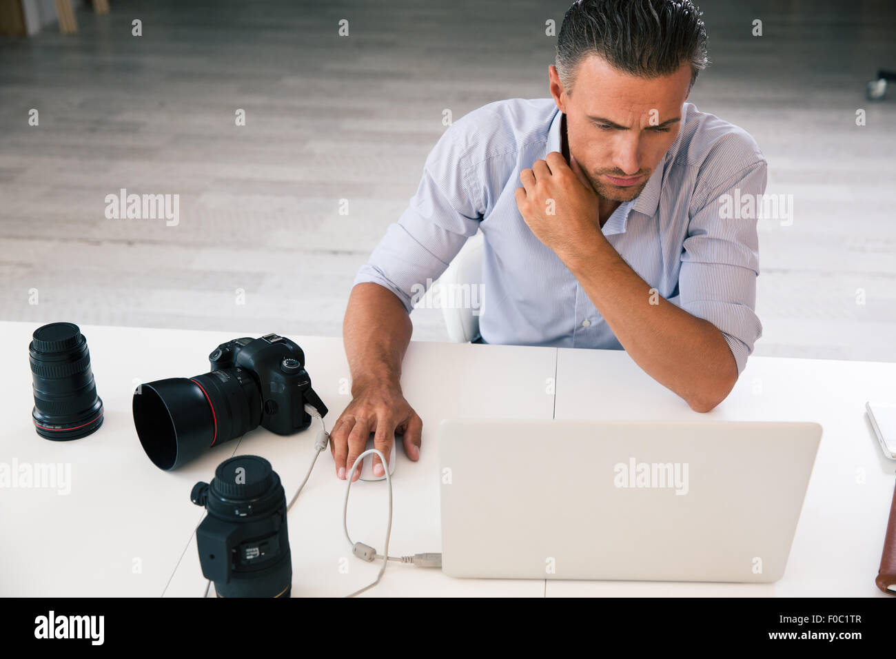 Photographer article hi-res stock photography and images - Alamy