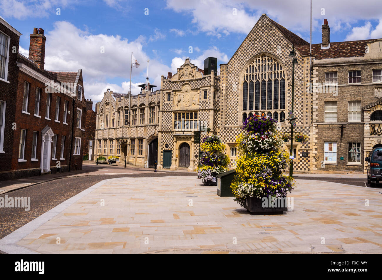 The medieval and tudor guildhall hi-res stock photography and images ...