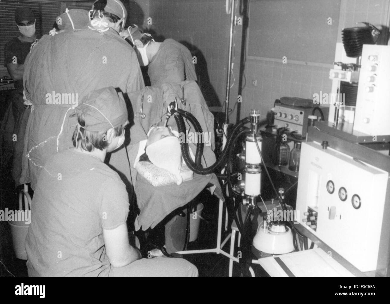 Anesthesia Mask Black and White Stock Photos & Images - Alamy