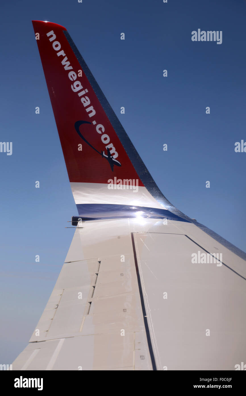 Boeing 737 800 wing hi-res stock photography and images - Alamy