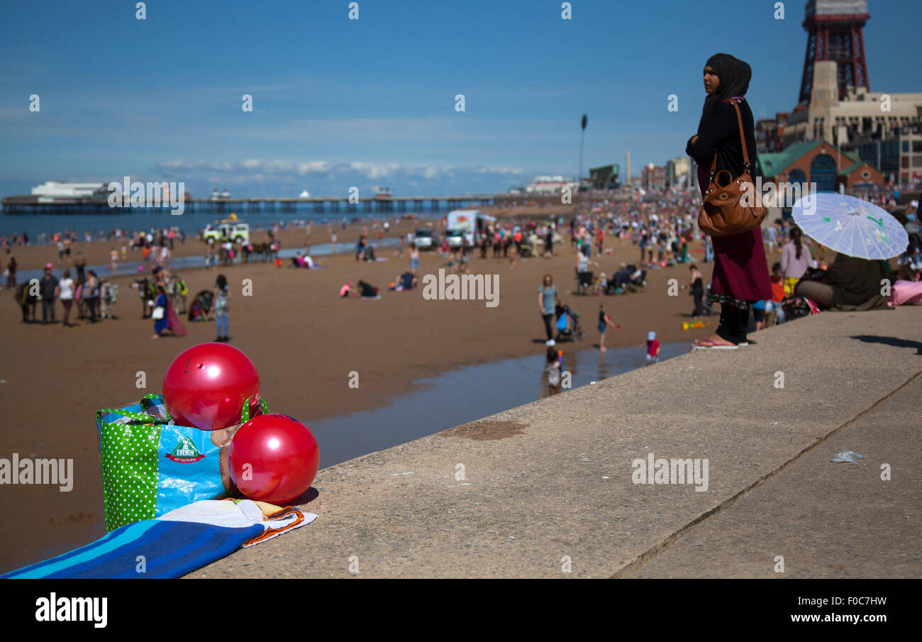 Blackpool, Lancashire, UK. 12th August, 2015. UK weather. Super sunny ...