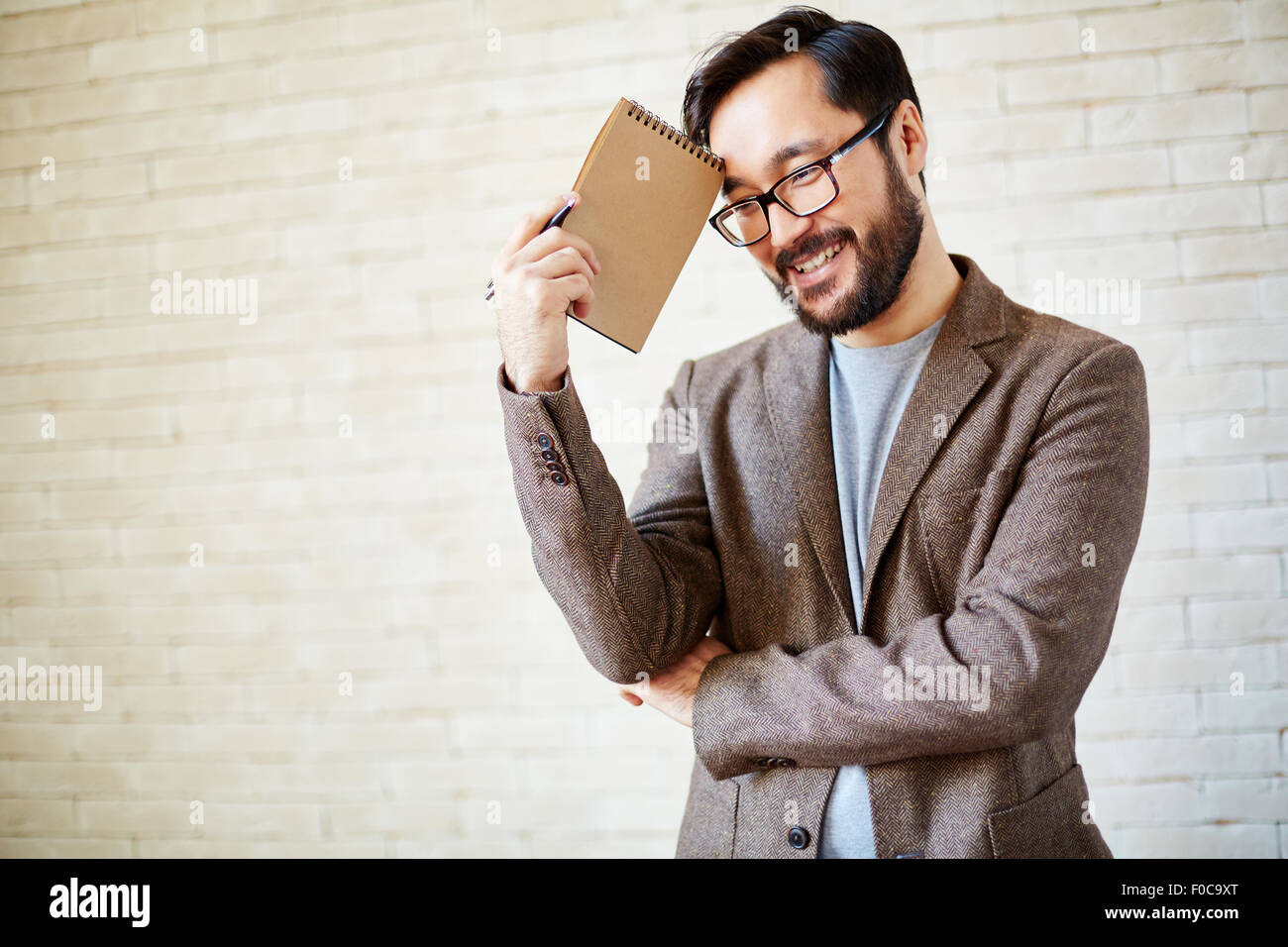 Happy businessman with notepad Stock Photo - Alamy