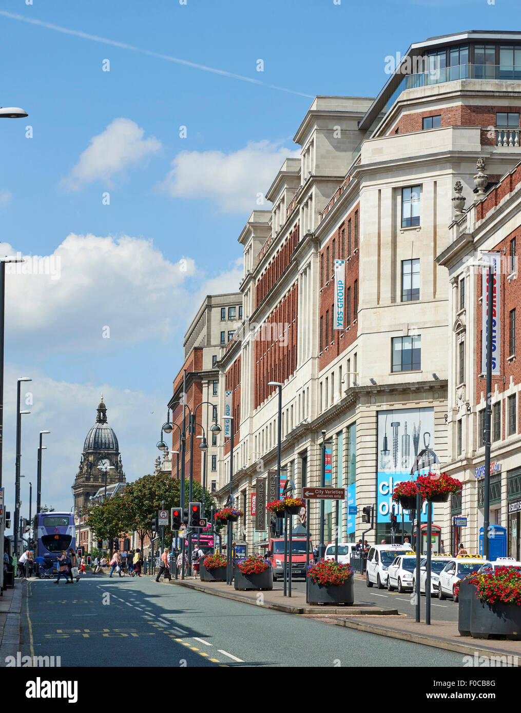 Leeds headrow hi-res stock photography and images - Alamy