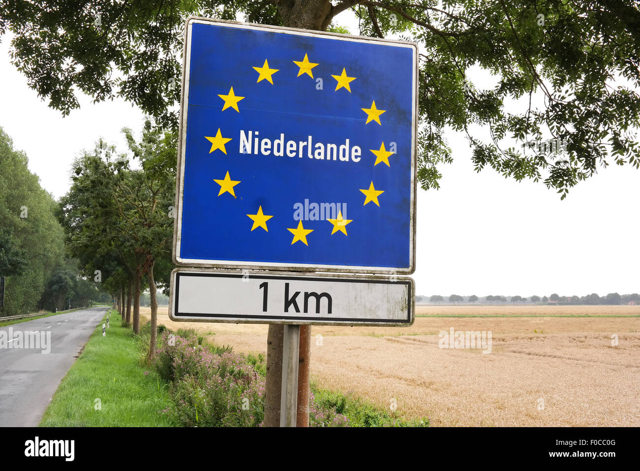 German border sign hi-res stock photography and images - Alamy