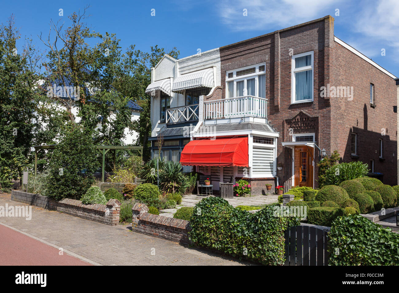 Dutch house red brick hi-res stock photography and images - Alamy