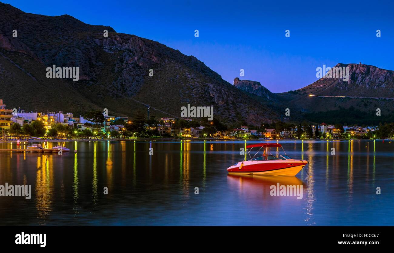 Image of a boat hi-res stock photography and images - Alamy