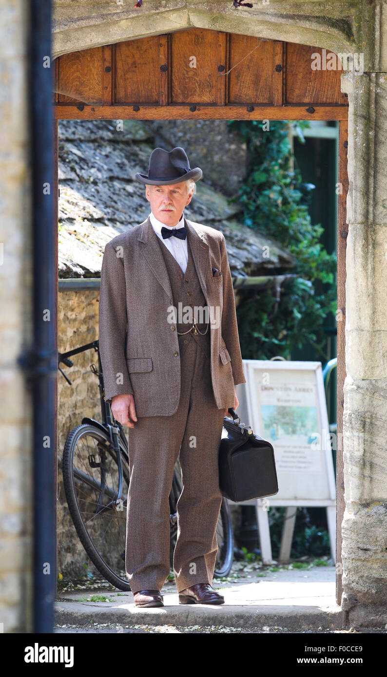 David Robb and Sue Johnston film a scene for the final series of ...