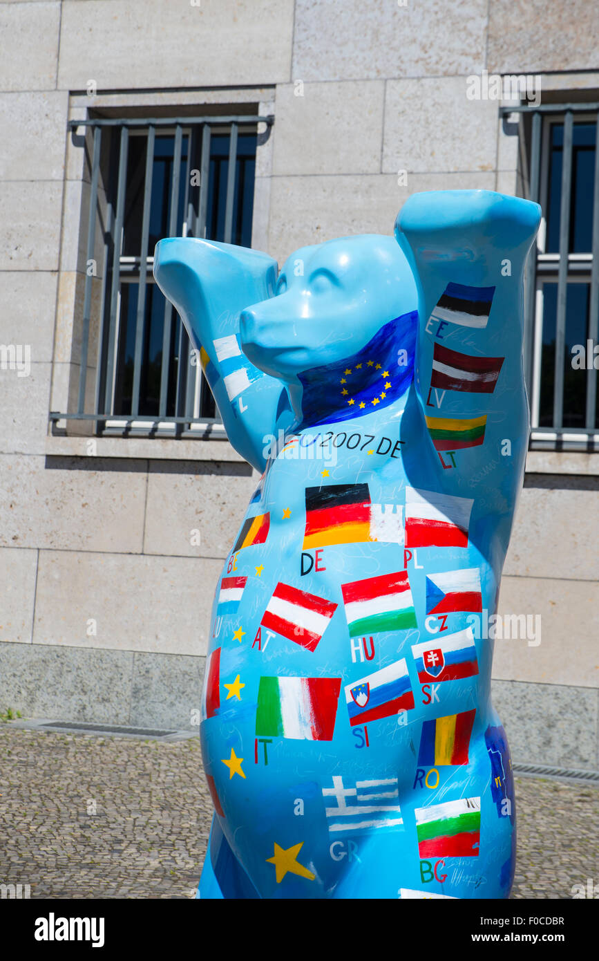Berlin United buddy bear sculptures Stock Photo - Alamy