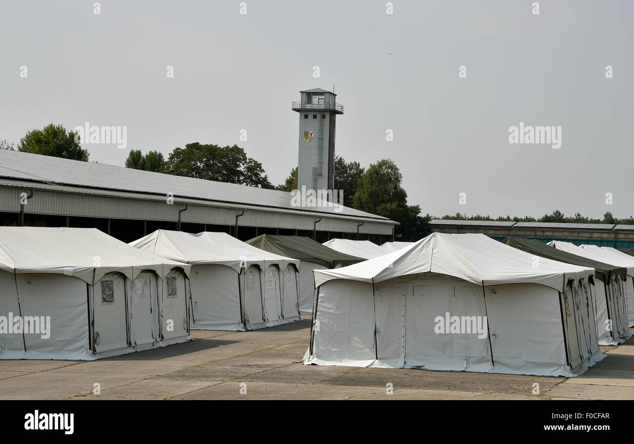 Rappel tower hi-res stock photography and images - Alamy