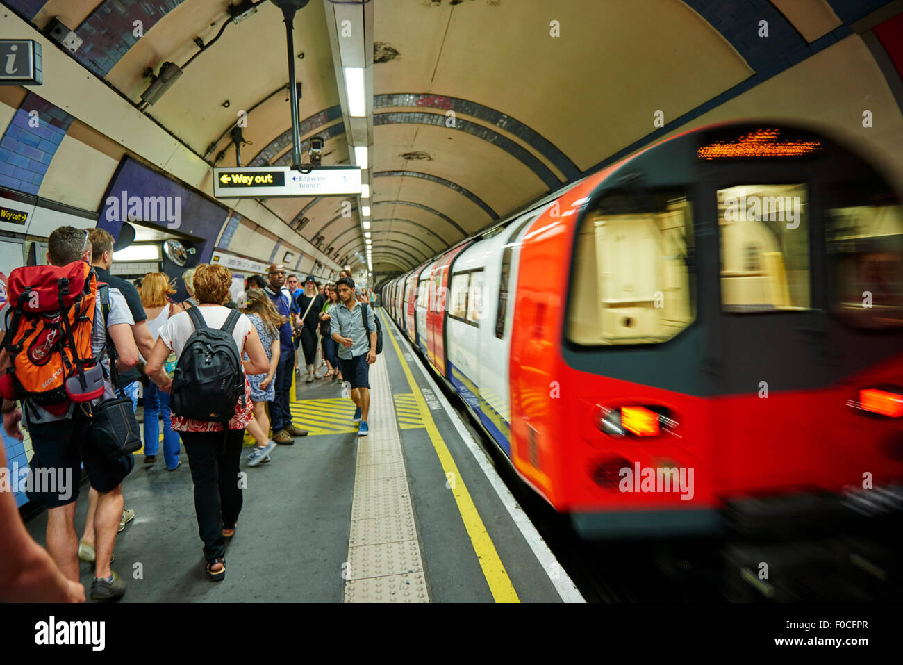 London tube station tunnel hi-res stock photography and images - Alamy