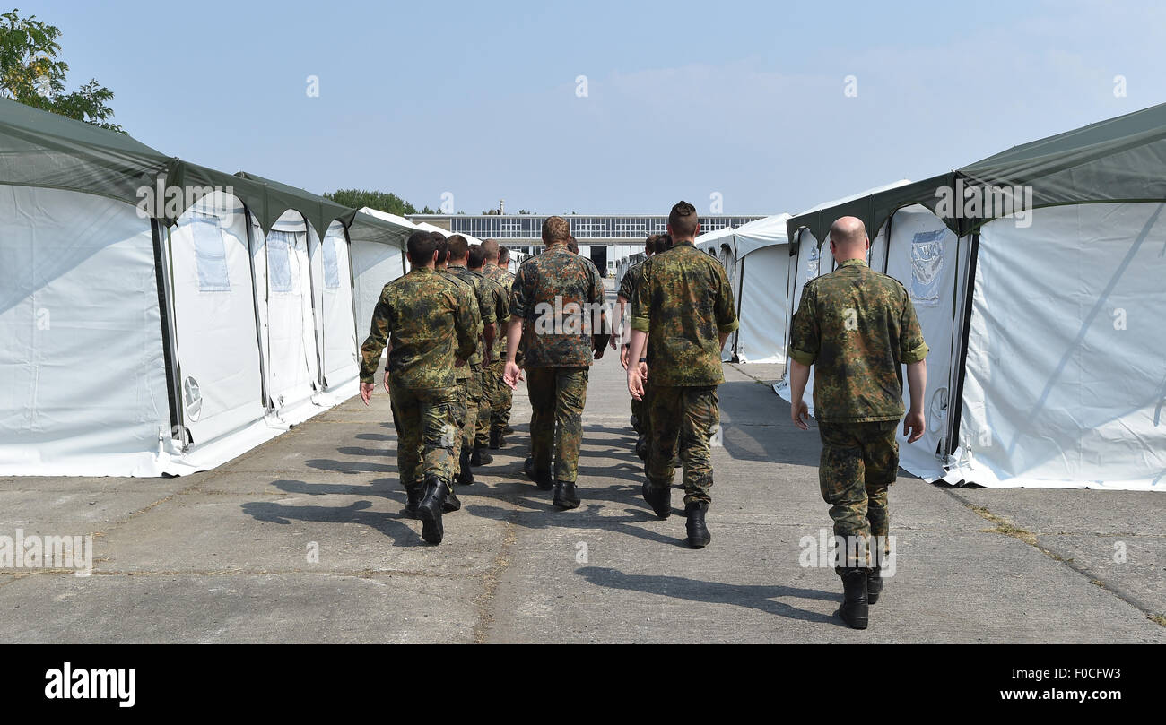 Rappel tower hi-res stock photography and images - Alamy