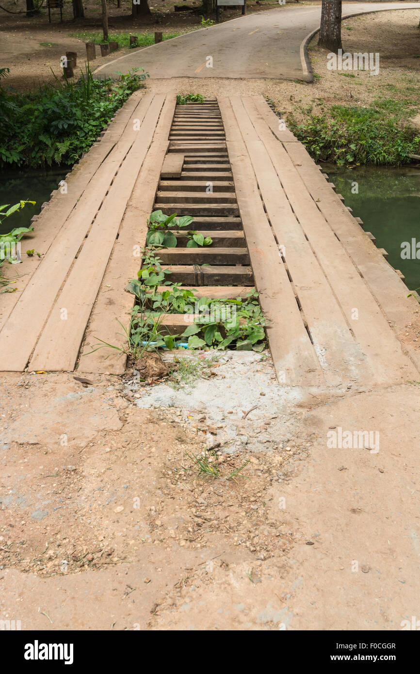 Footbridge over road hi-res stock photography and images - Alamy