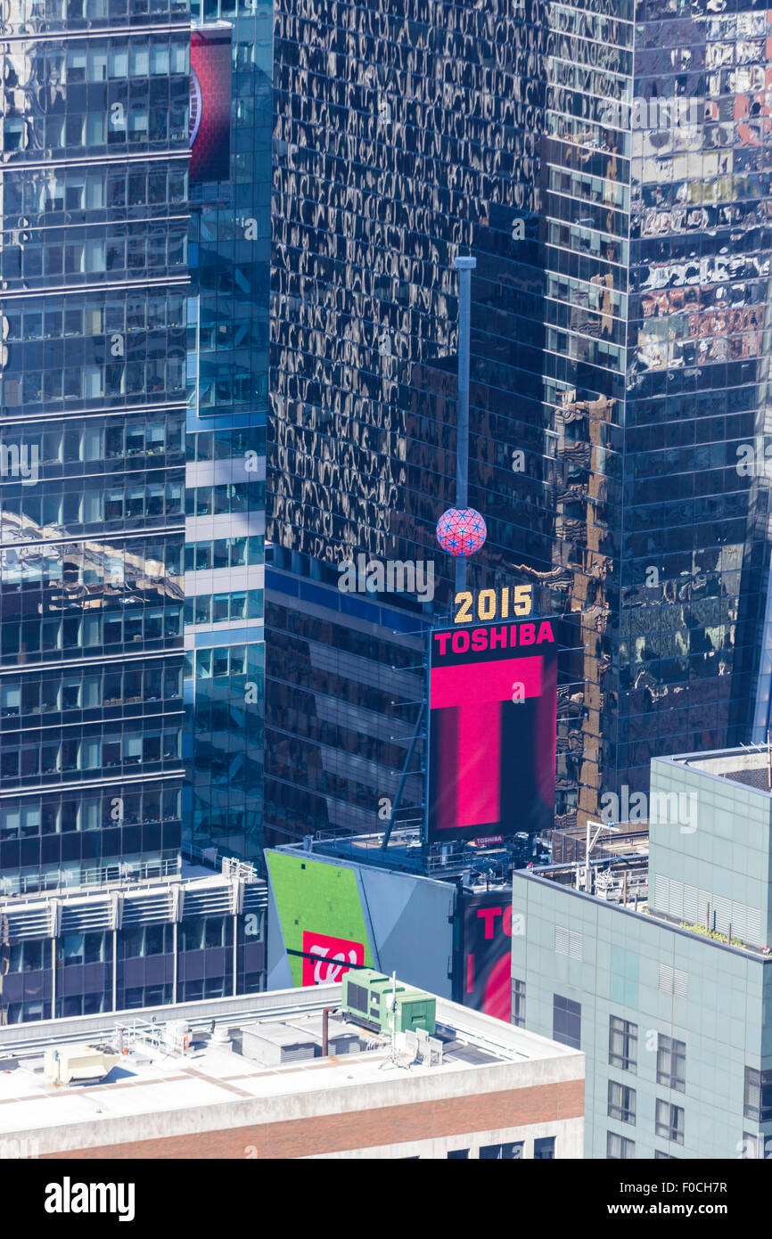 View from Top of the Rock Observation Deck, Rockefeller Center, NYC ...