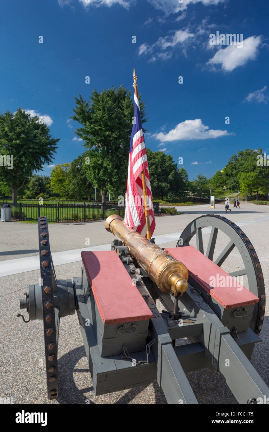 REPLICA EIGHTEENTH CENTURY SIX POUND CANNON FORT PITT MUSEUM ENTRANCE ...