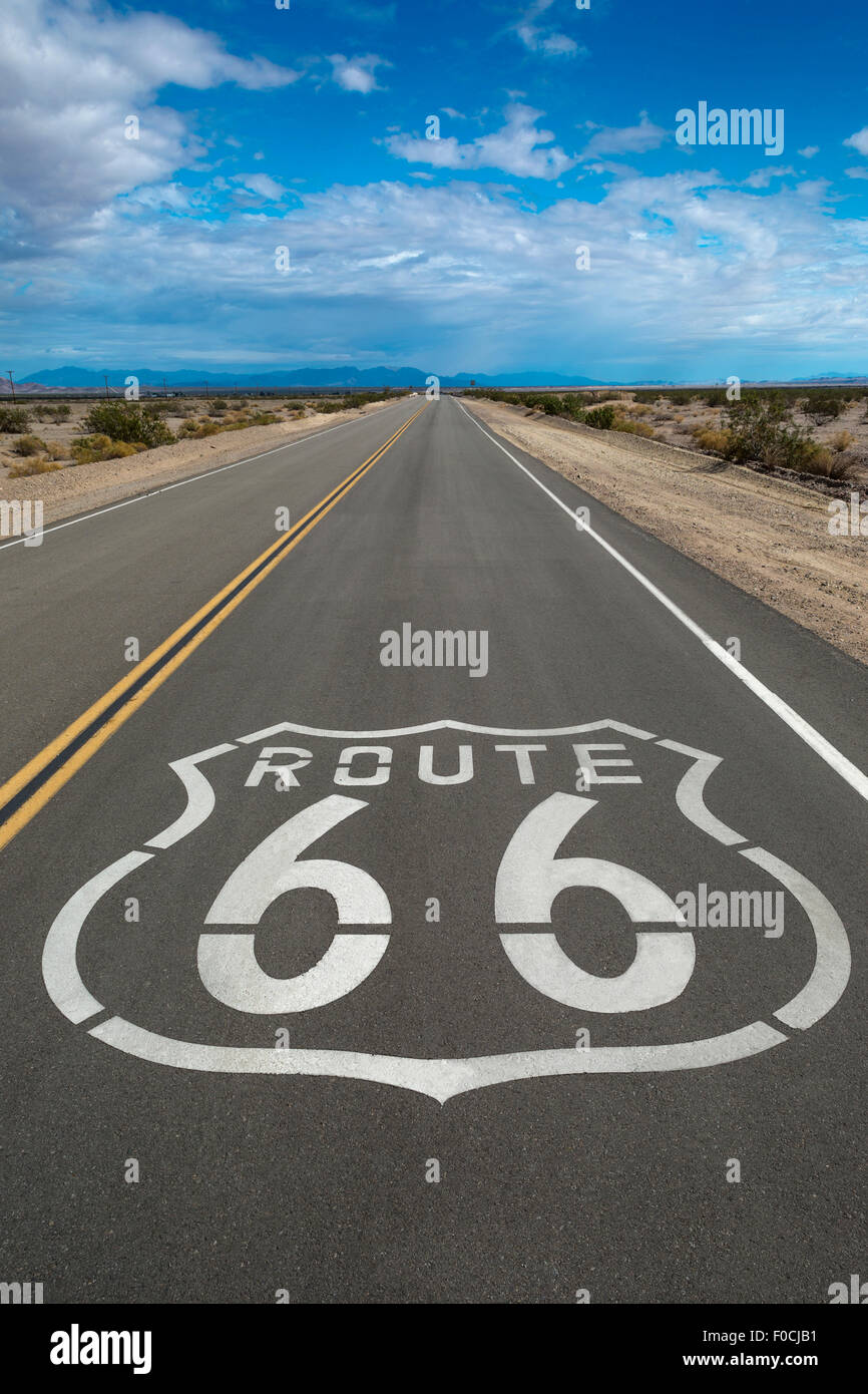 Interstate shield hi-res stock photography and images - Alamy