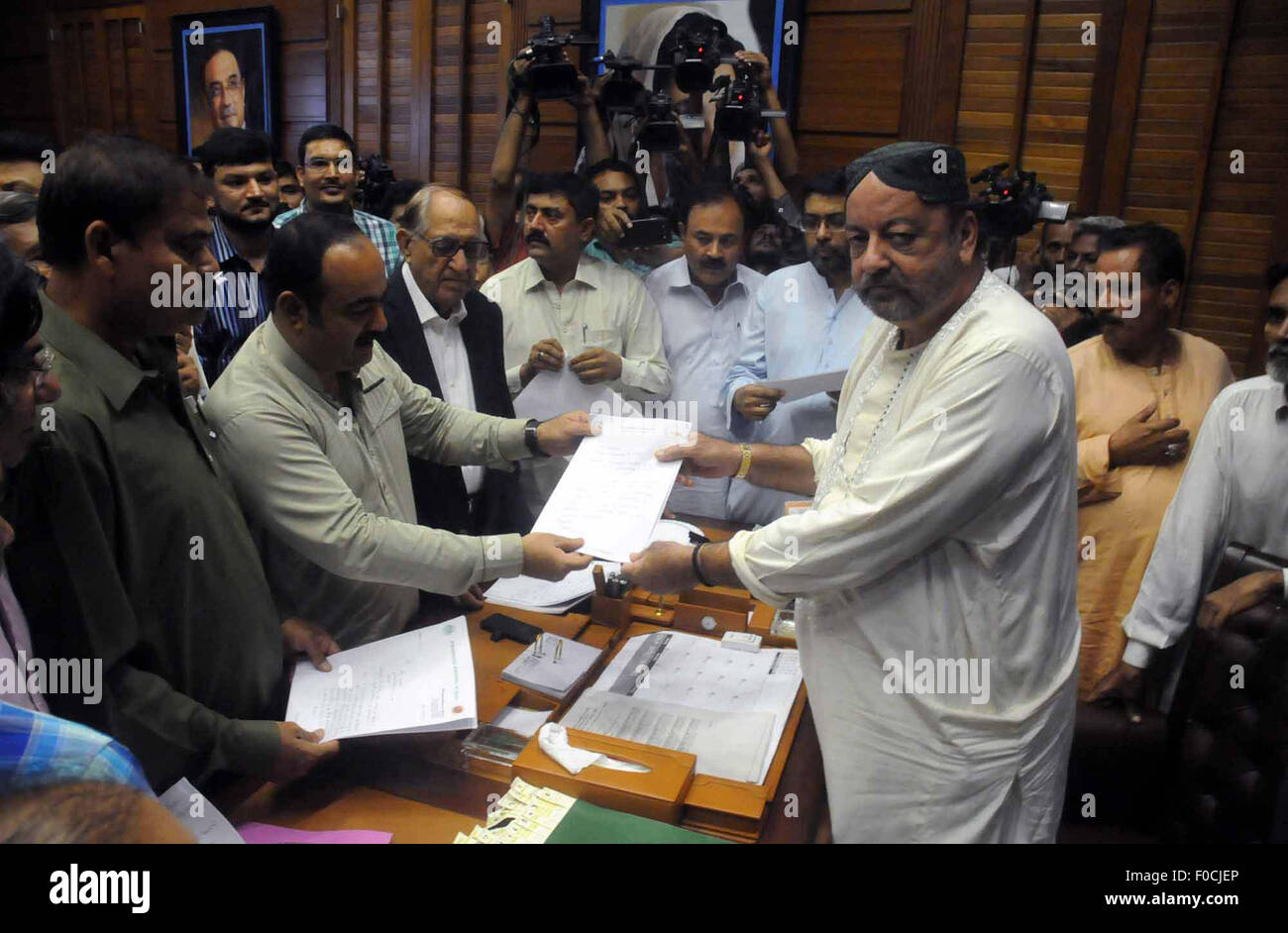 MQM members of Sindh Assembly are submitting their resignations to ...