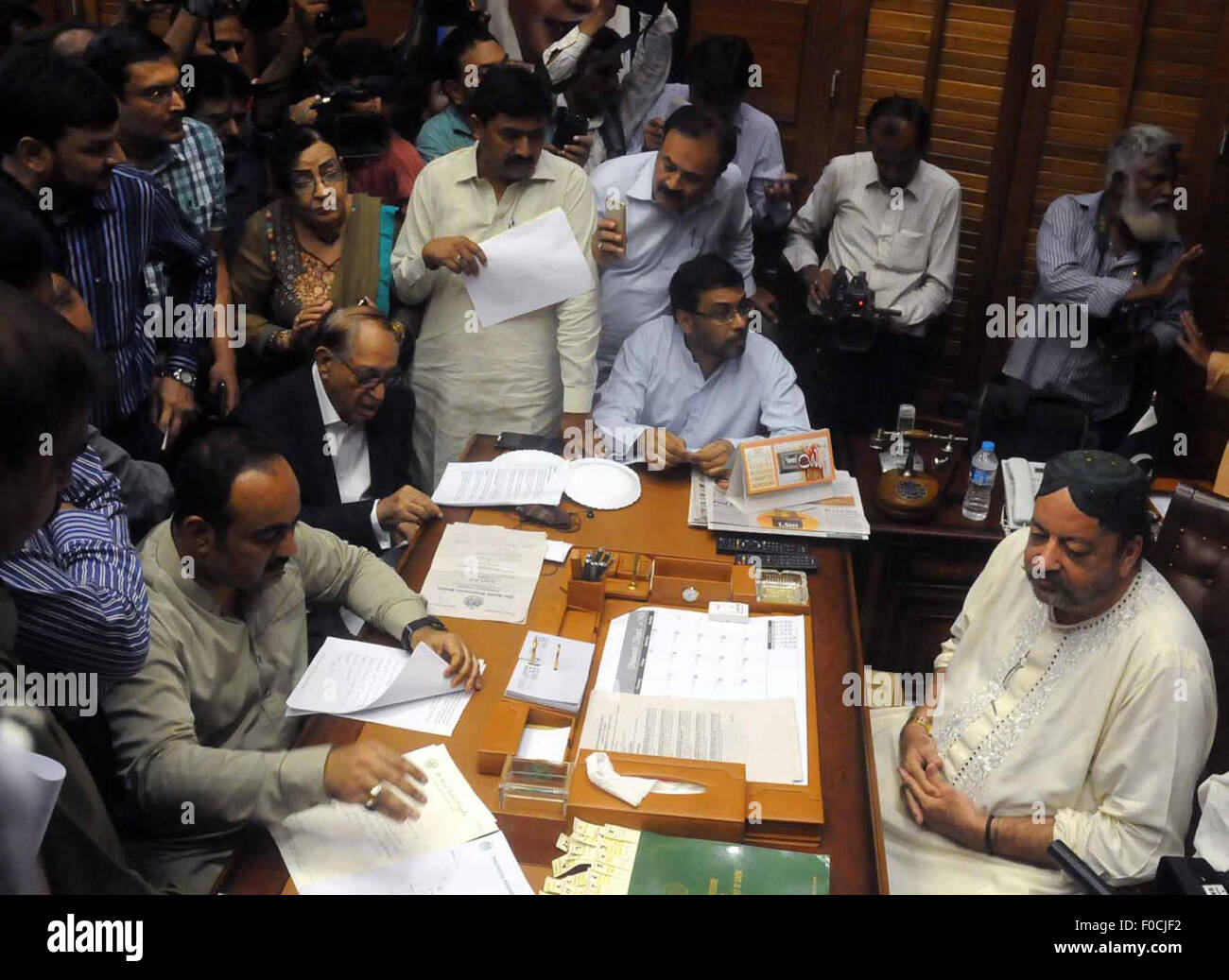 MQM members of Sindh Assembly are submitting their resignations to ...