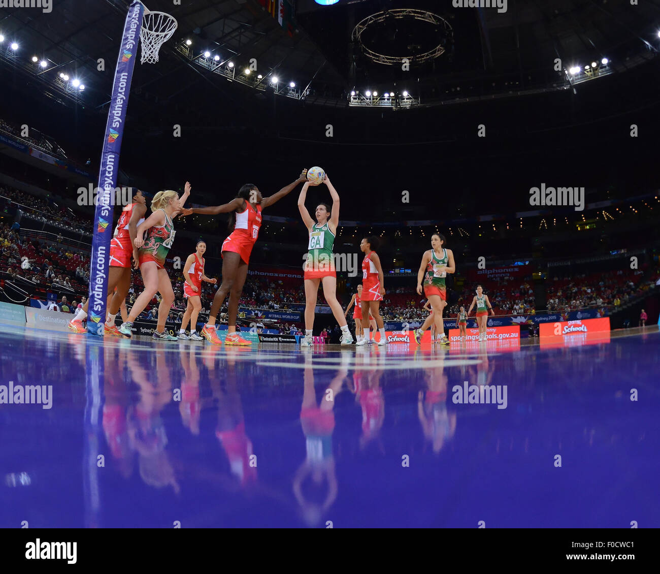 Netball match hi-res stock photography and images - Alamy