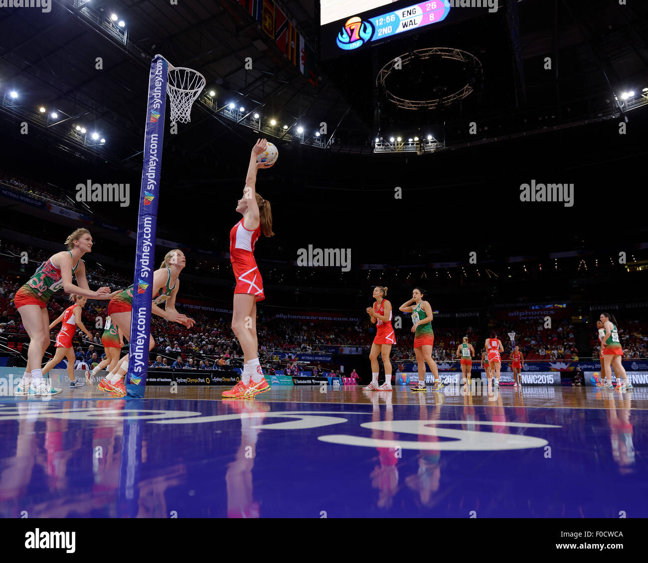 Netball match hi-res stock photography and images - Alamy