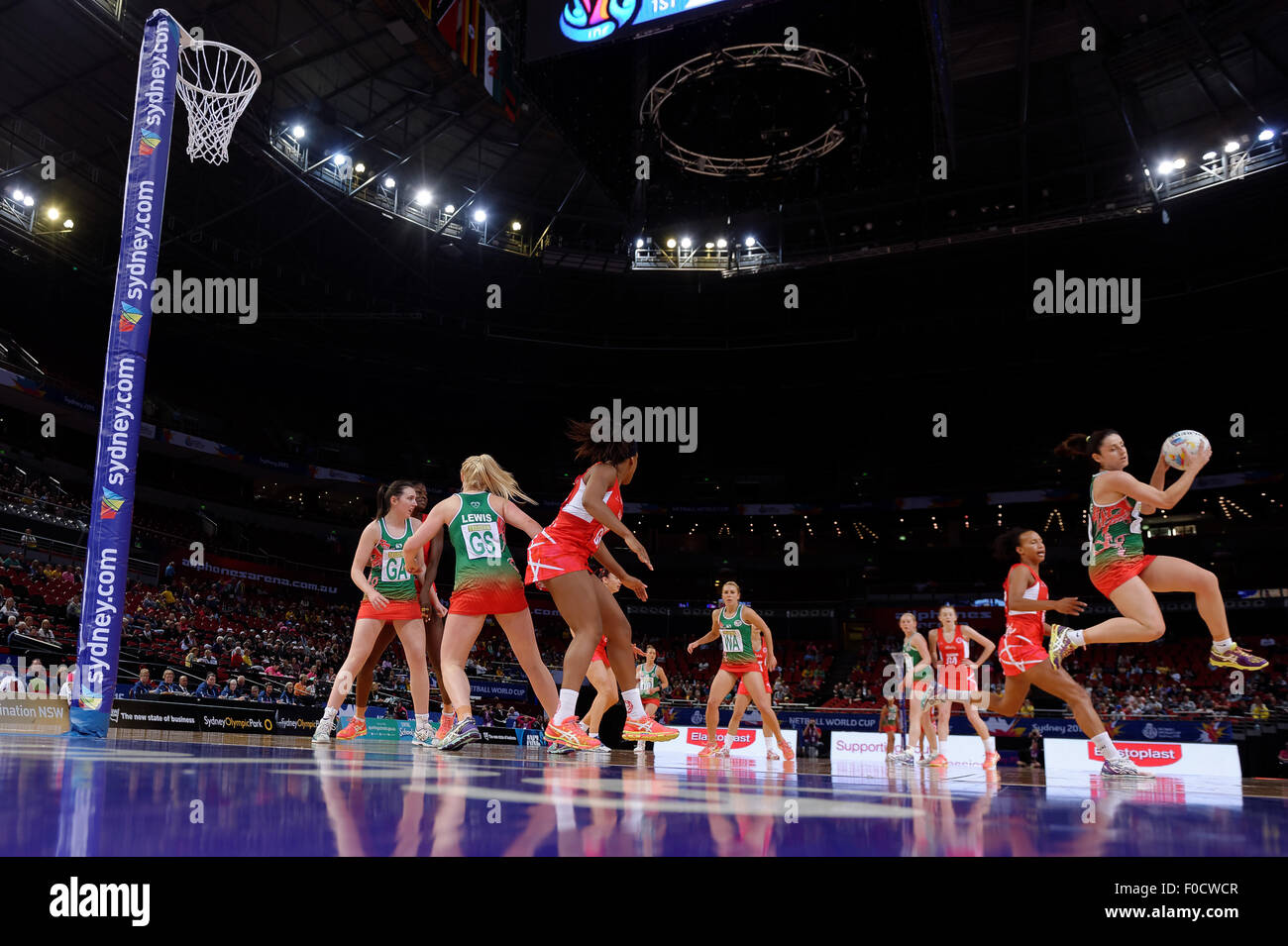 Netball match hi-res stock photography and images - Alamy