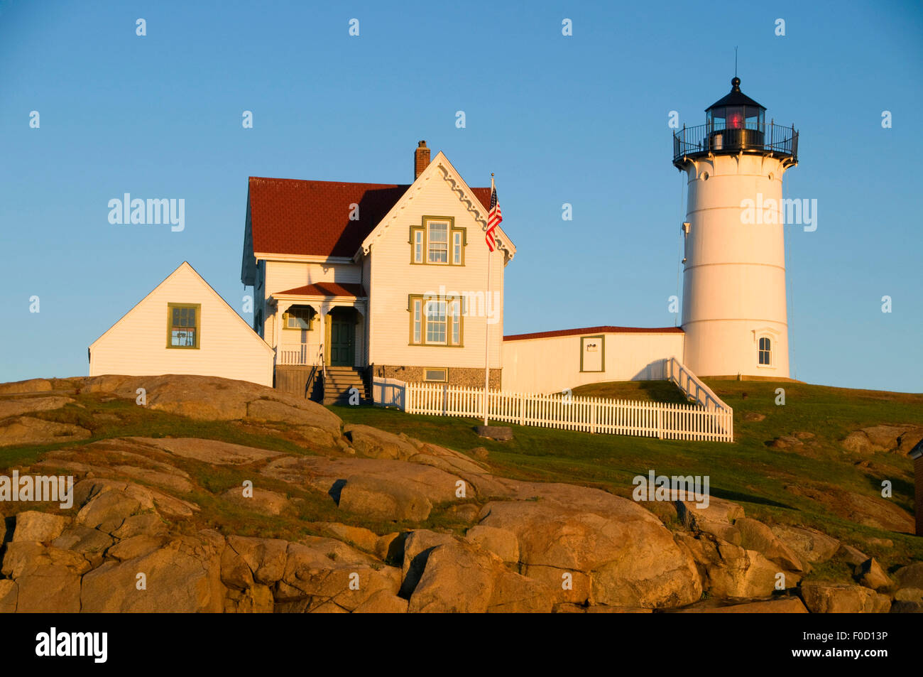 Cape neddick nubble lighthouse hi-res stock photography and images - Alamy