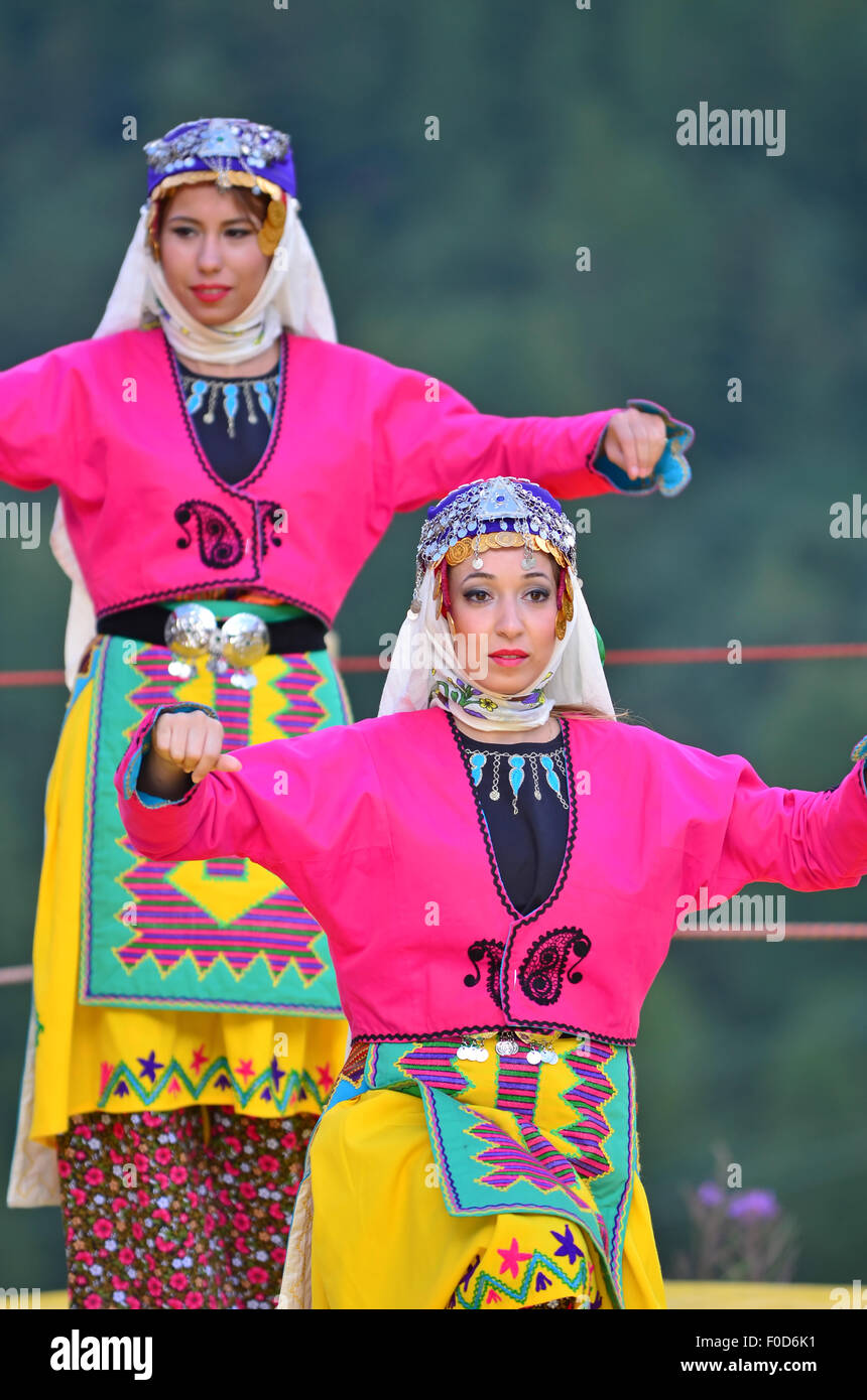 Turkish dancers from Bozdaglar in the CIME mountain culture Festival ...