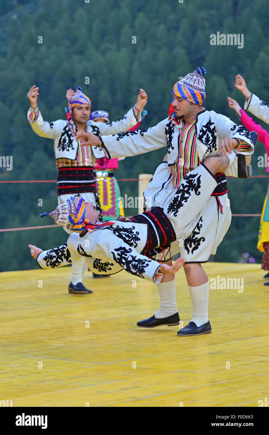 Turkish dancers from Bozdaglar in the CIME mountain culture Festival ...