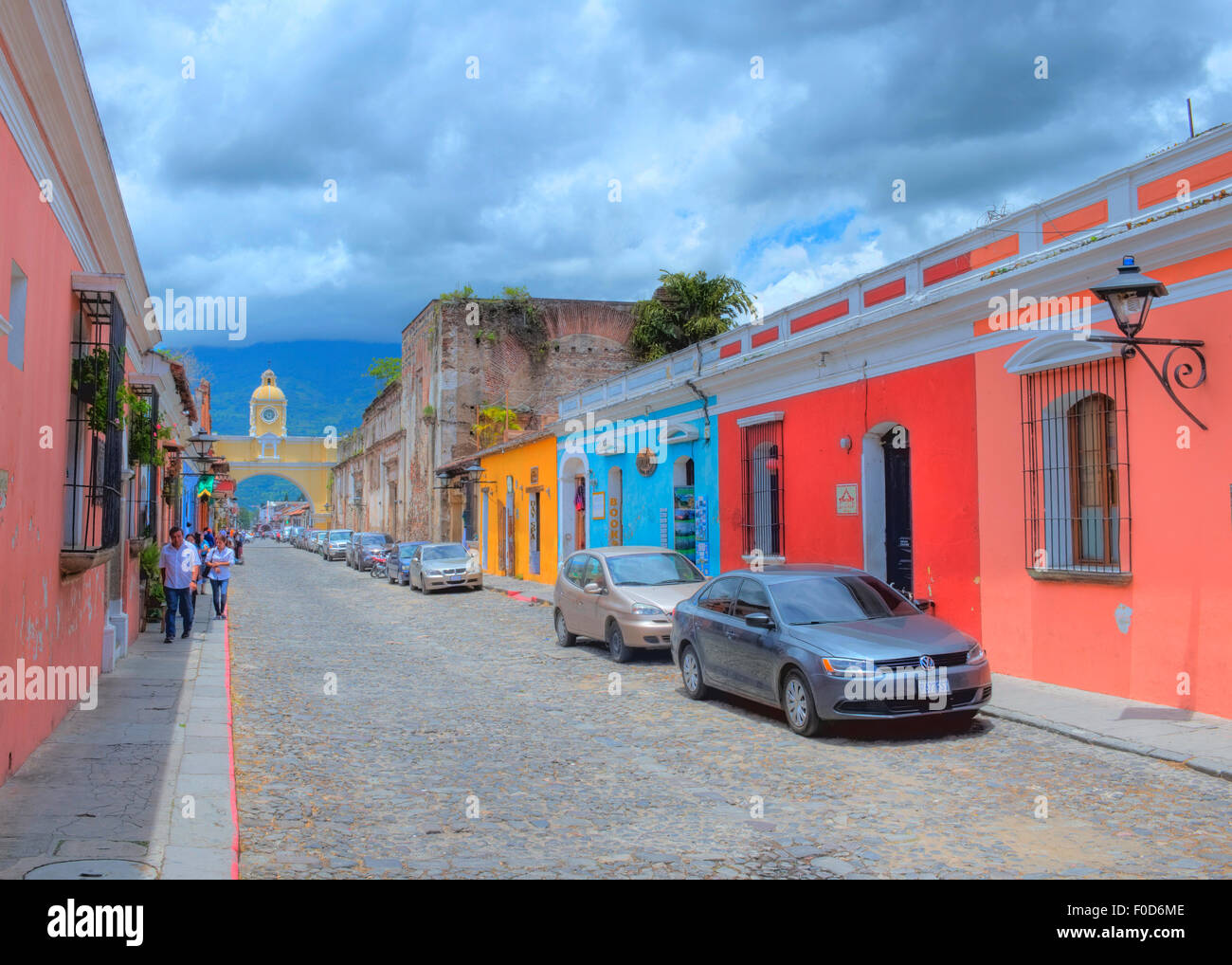 Street view of Antigua Guatemala Stock Photo - Alamy