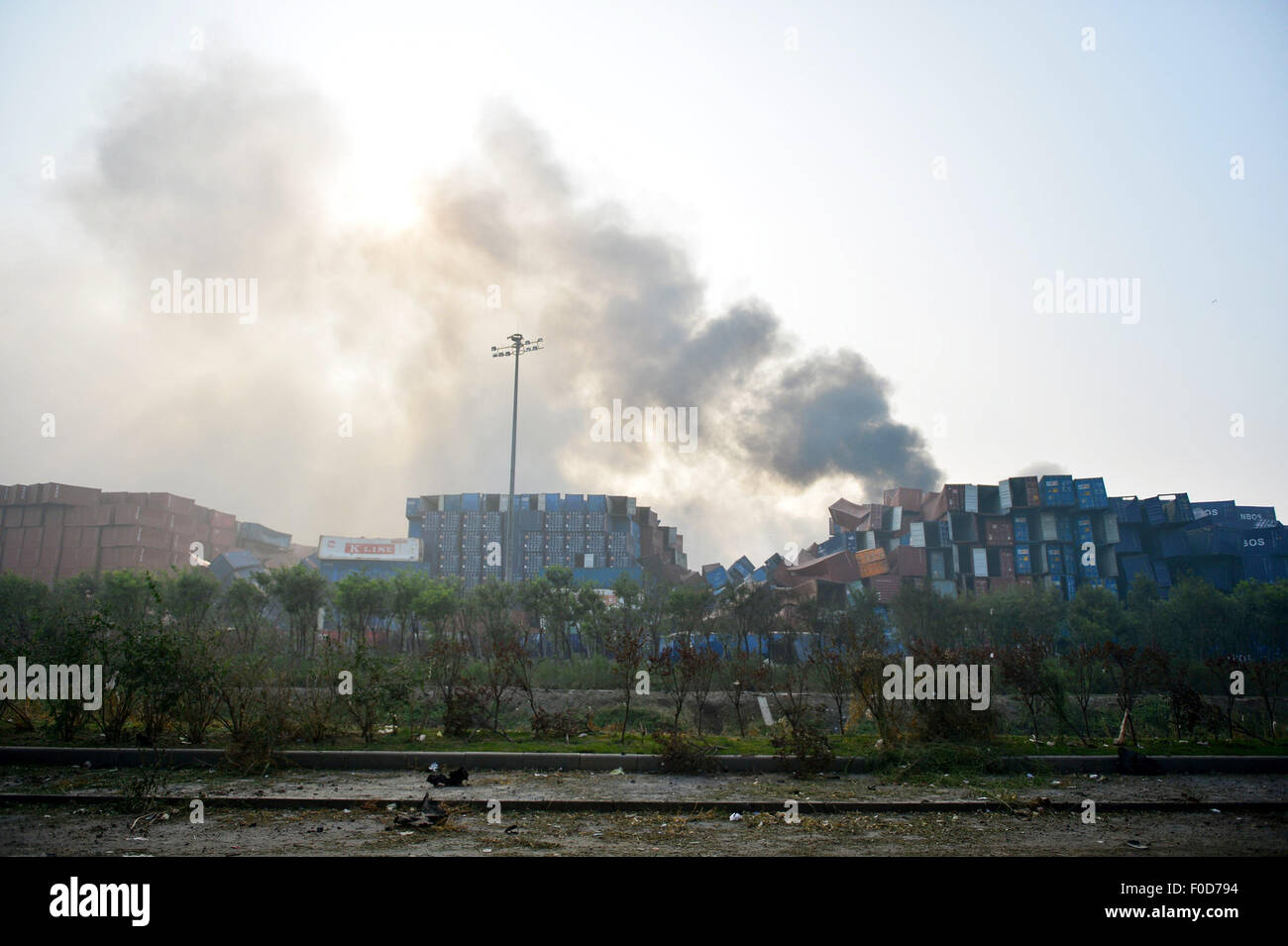 Damaged shipping containers hi-res stock photography and images - Alamy