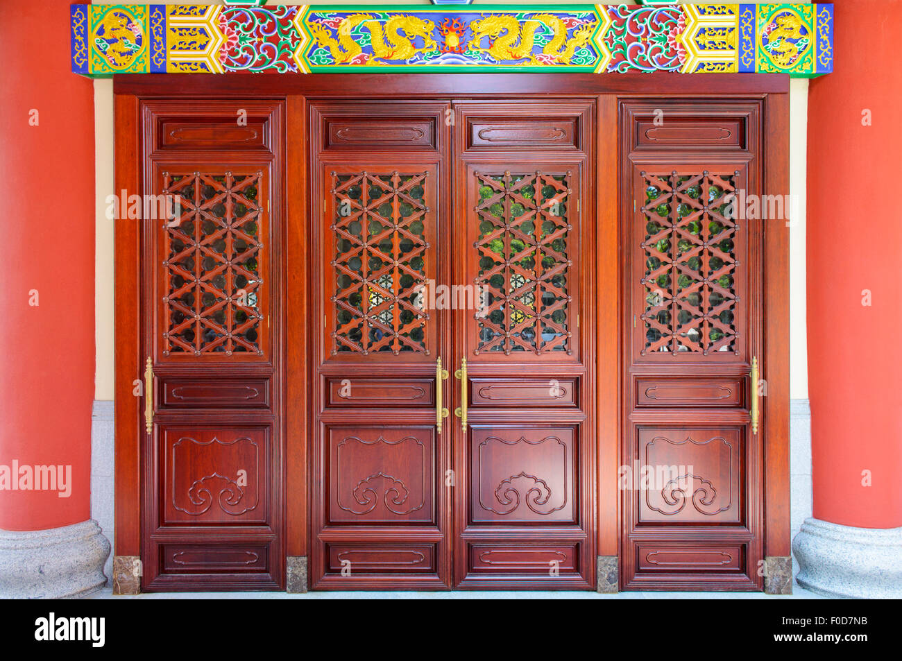 Chinese monastery door Stock Photo - Alamy