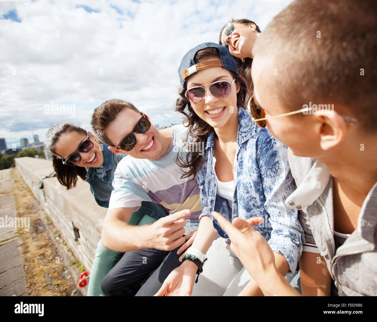 group of teenagers hanging out Stock Photo - Alamy