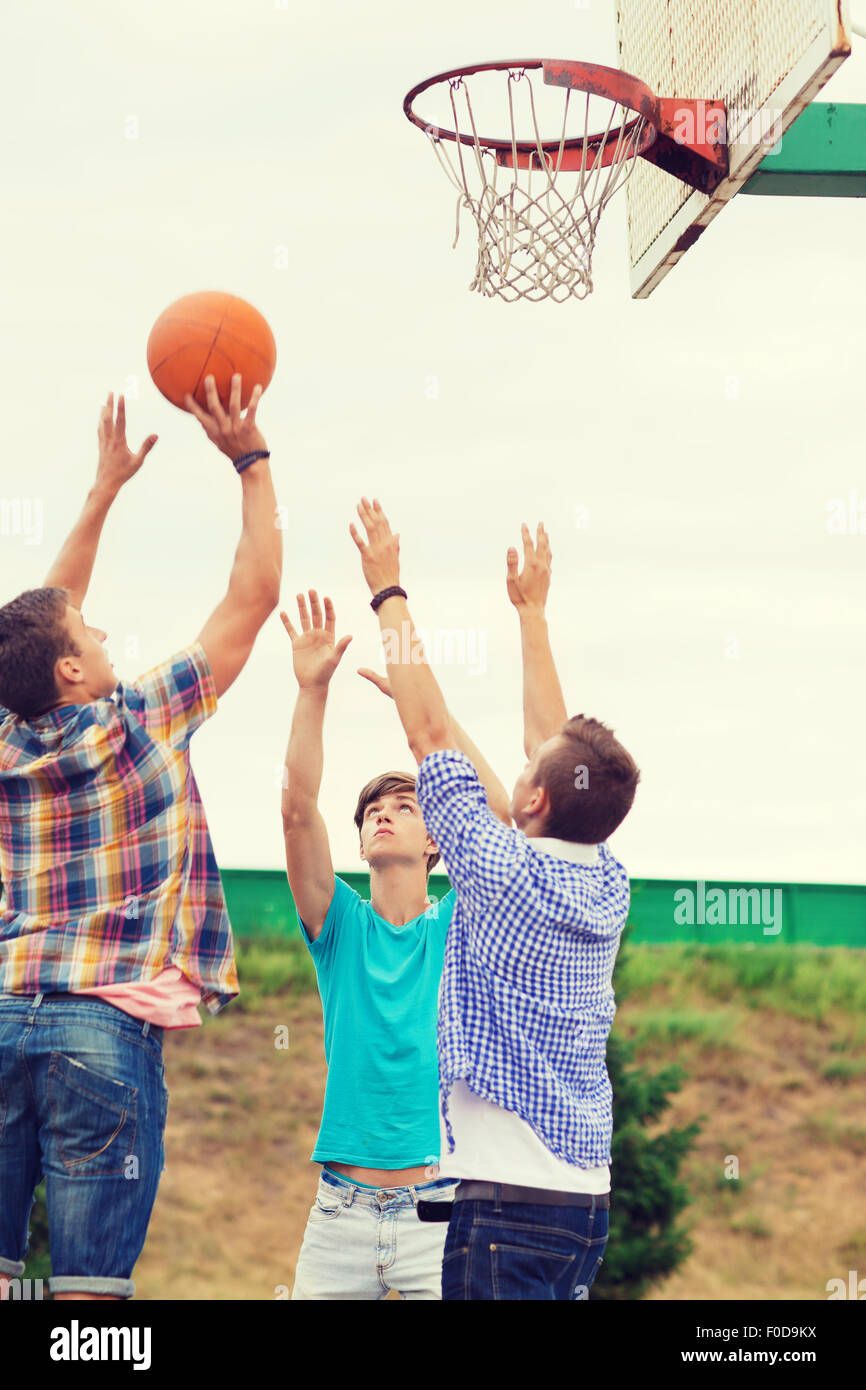 Teenagers sport group playing hi-res stock photography and images - Alamy
