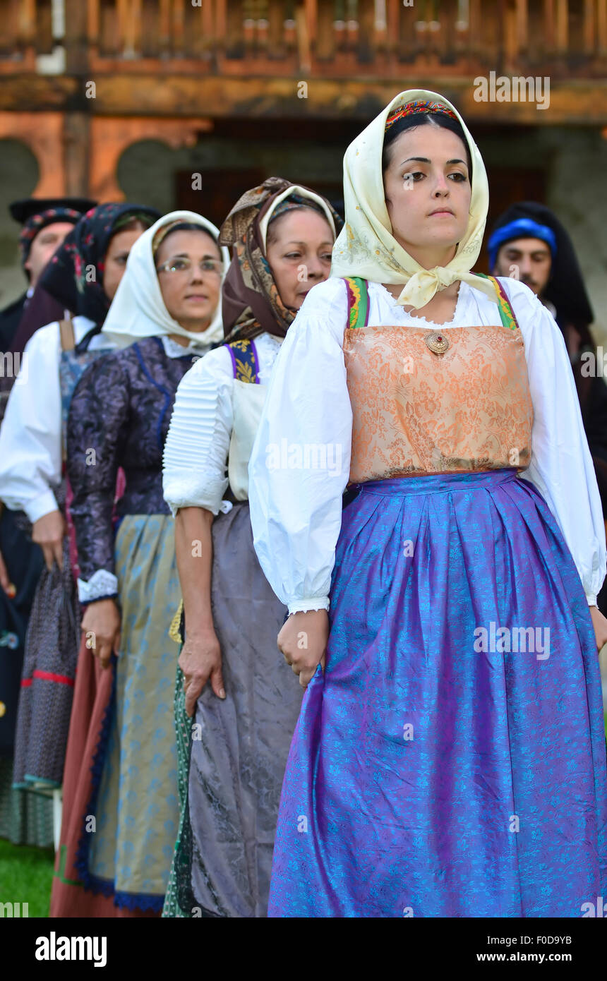 Women sardinian traditional dress hi-res stock photography and images ...