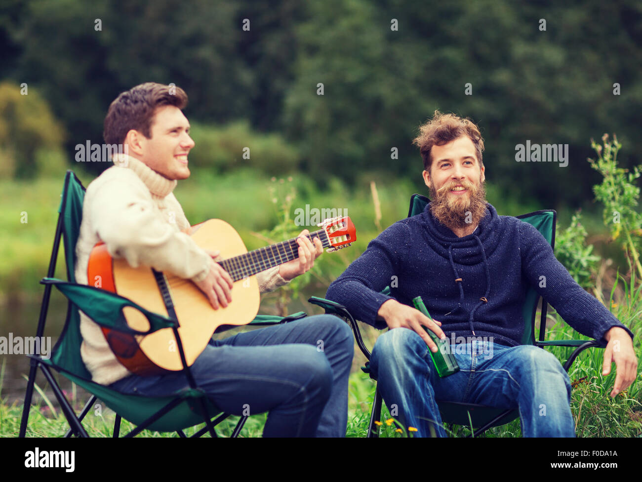 Smiling tourists hi-res stock photography and images - Alamy