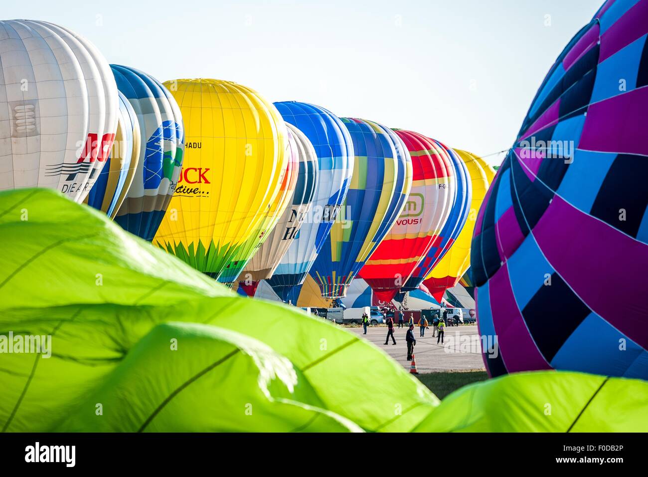 Over 400 hot air balloons from more than 40 countries start from ...