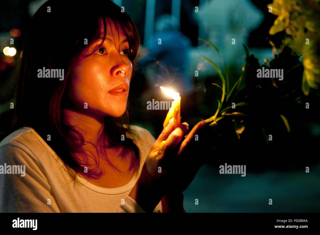 Young woman praying, Magha Puja holiday, Wat Pho Chai, Nong Khai, Isan ...