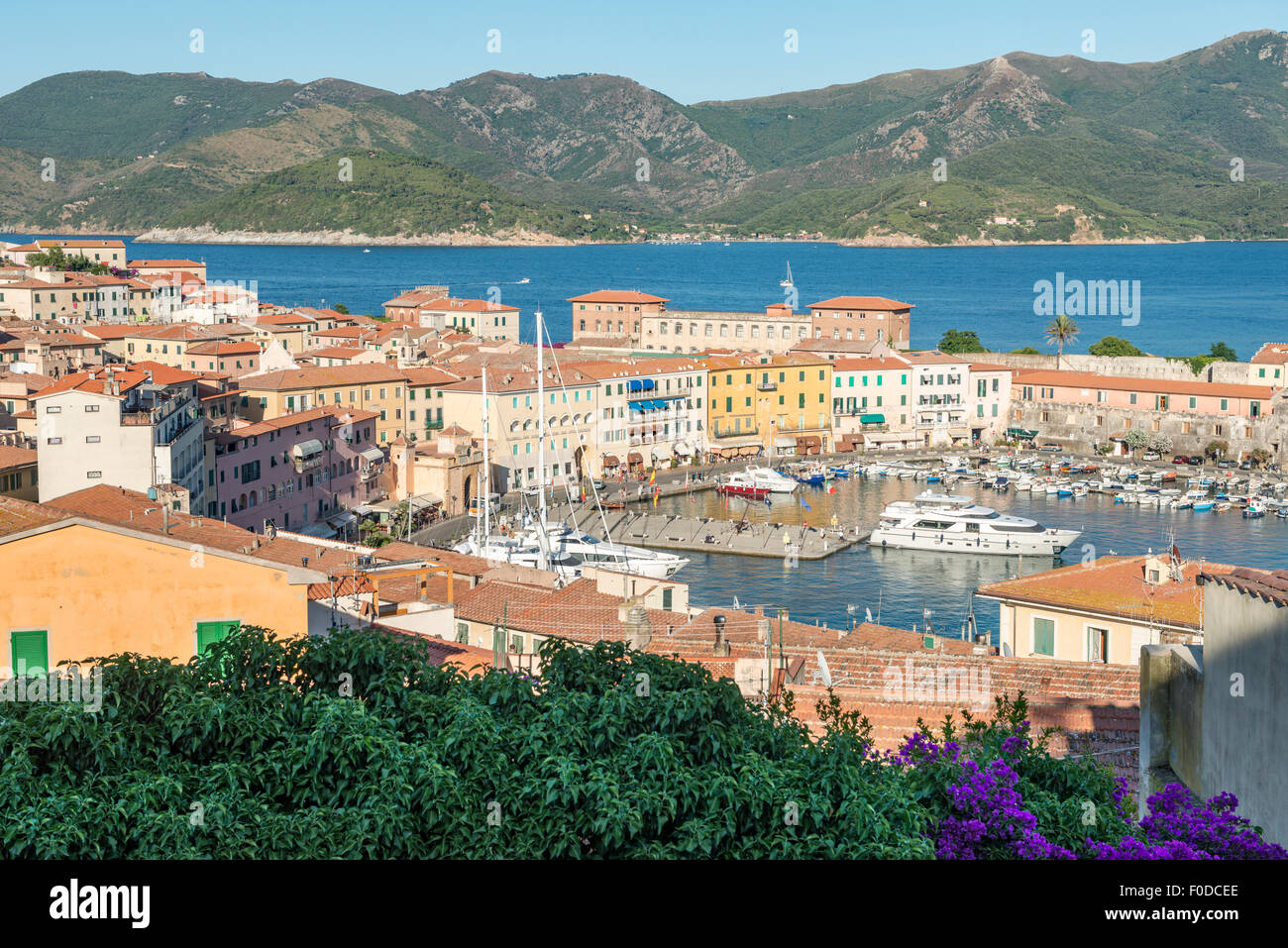 Elba Island Sailing Stock Photos & Elba Island Sailing Stock Images - Alamy