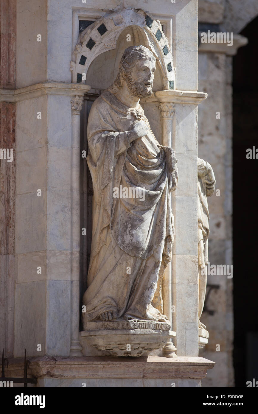 Siena, Tuscany. Statue of the Cappella di Piazza Stock Photo - Alamy