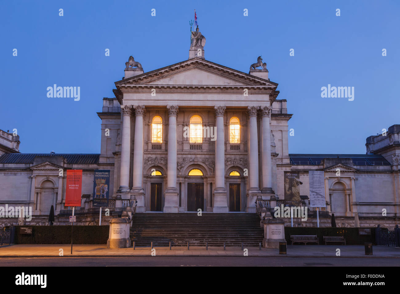 Illuminated tate britain hi-res stock photography and images - Alamy
