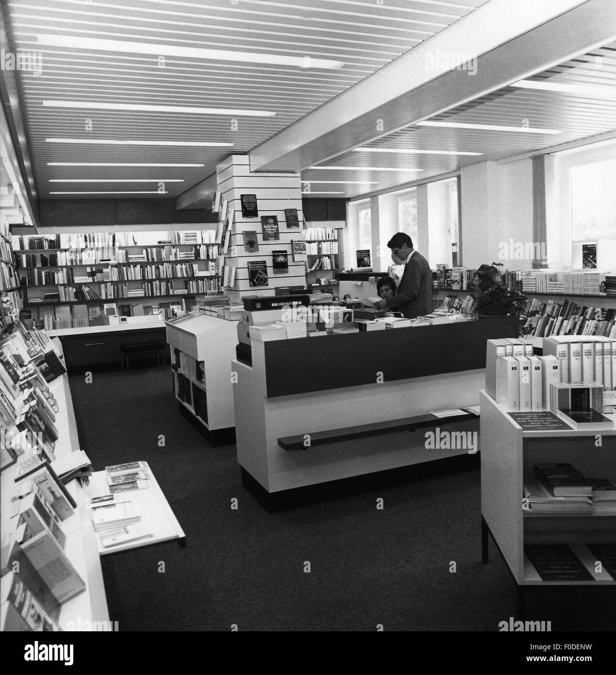 Bookstore 1980s High Resolution Stock Photography and Images - Alamy