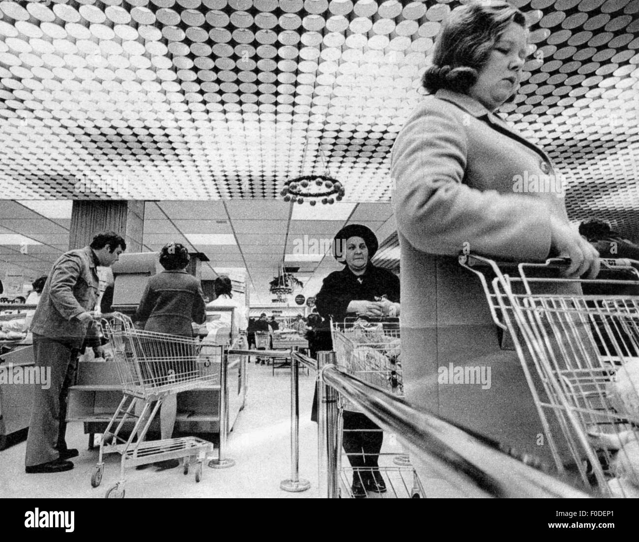 70s shops hi-res stock photography and images - Alamy