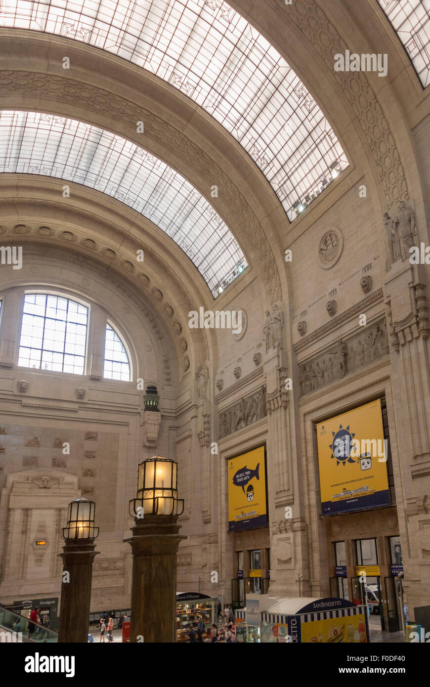 Milan central station hi-res stock photography and images - Alamy